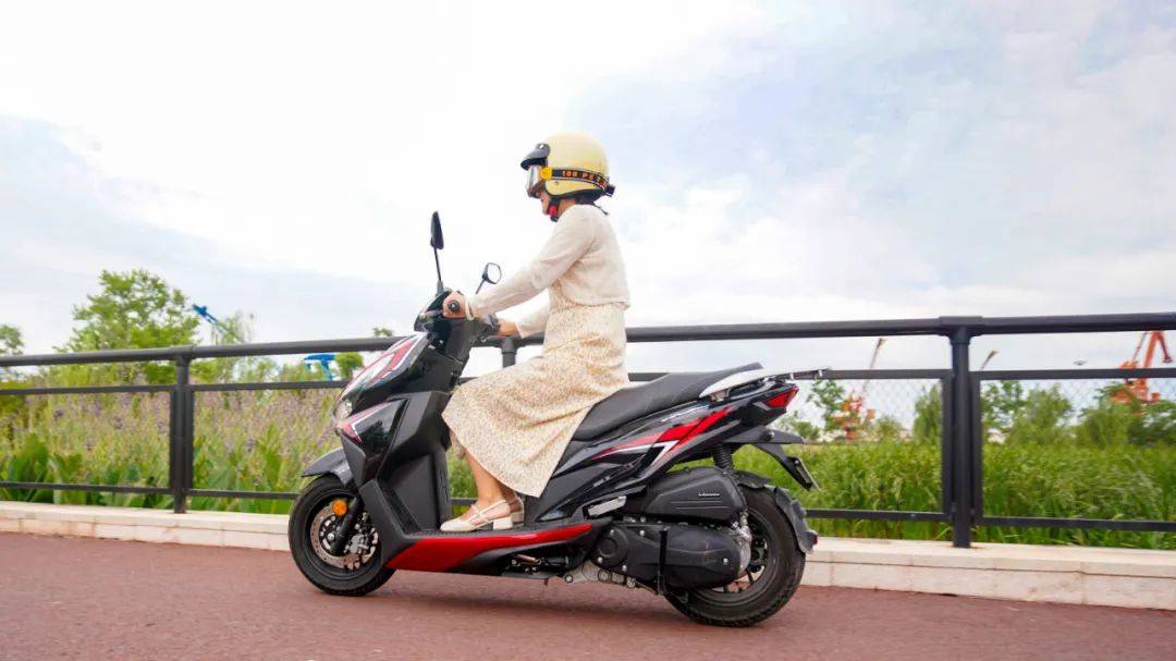 女白领身高162，骑上VRS150给生活带来更多乐趣_搜狐汽车_搜狐网