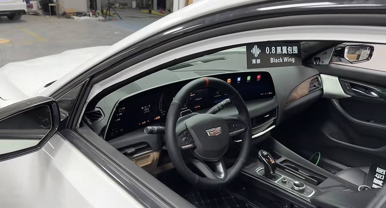 新款凯迪拉克CT5实车现身，换新前脸，配33英寸曲面屏，或降价？_搜狐汽车_搜狐网