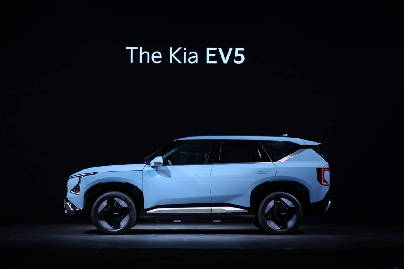 定位“百变生活智舱”，起亚EV5标准续航版上市，14.98万起售_搜狐汽车_搜狐网