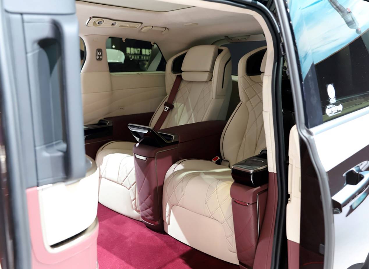 不愧是广州车展 8款MPV齐上阵 理想MEGA/小鹏X9/腾势D9_搜狐汽车_搜狐网