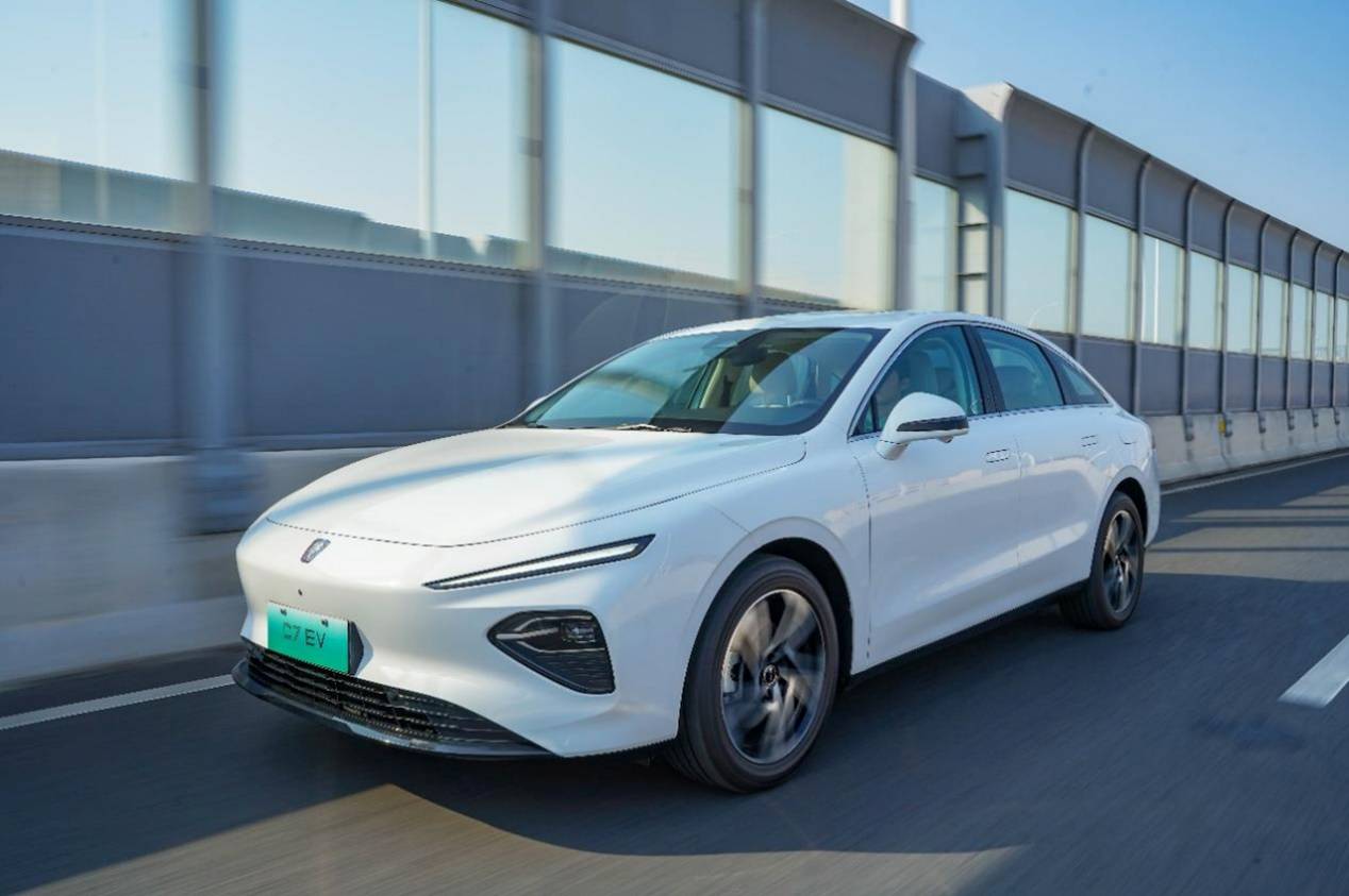 后驱+智能座舱 荣威D7 EV来了 和比亚迪秦PLUS EV相比谁更强？_搜狐汽车_搜狐网