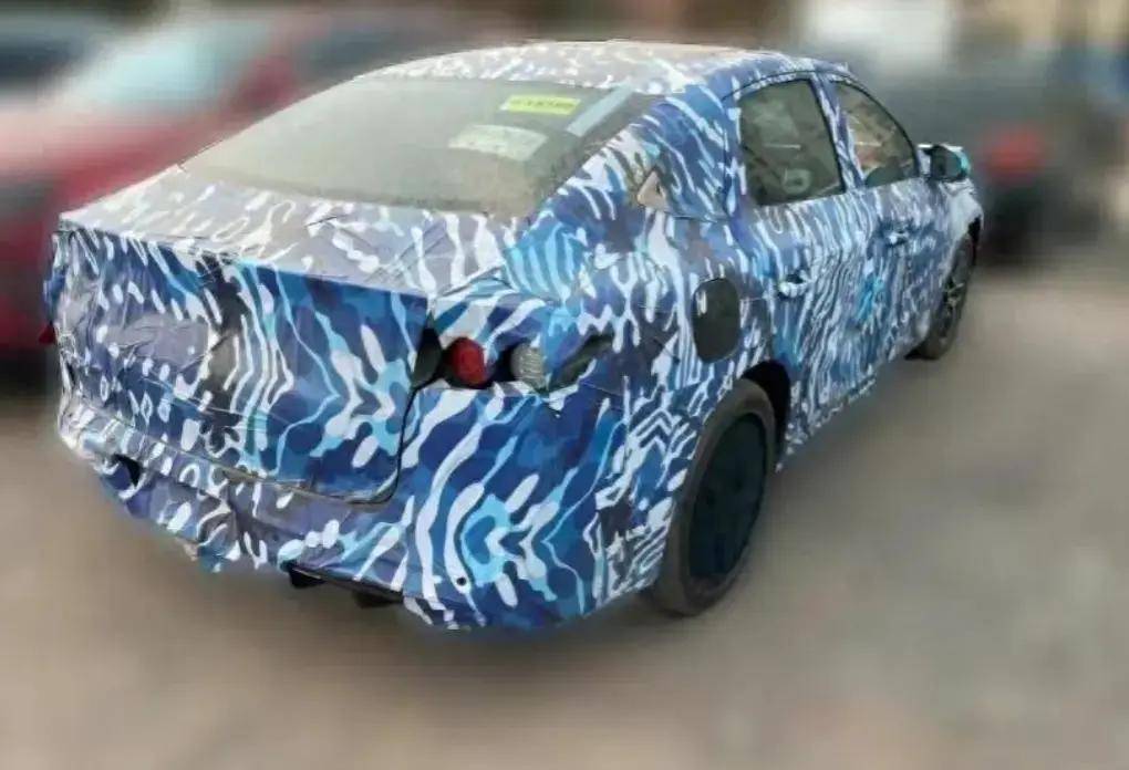 比亚迪秦L实车曝光，搭代号为“P5”混动专用底盘+DM5.0超混系统_搜狐汽车_搜狐网