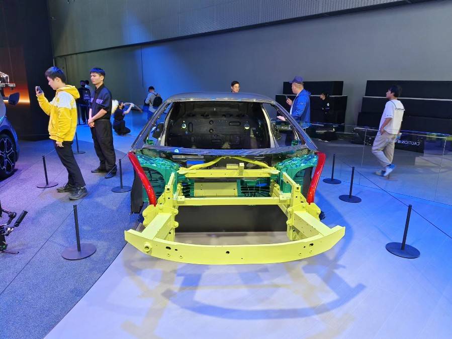 四电机三合一，碳纤维+CTB，仰望易四方概念车/超跑平台发布_搜狐汽车_搜狐网