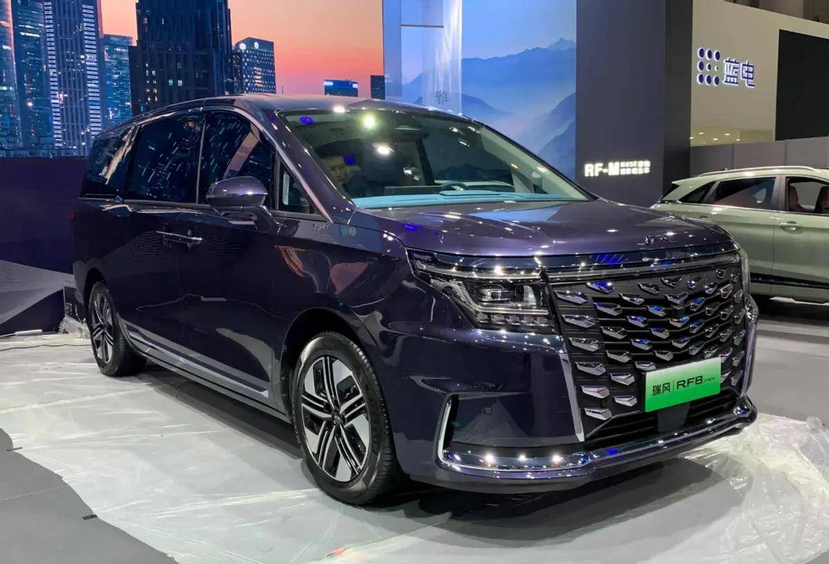 16.99万，瑞风RF8号称要与腾势D9一起称高端？_搜狐汽车_搜狐网