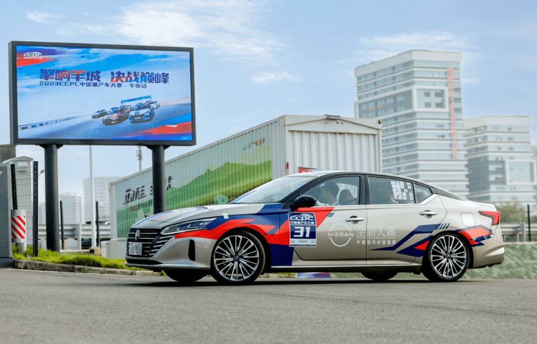 不只有“大沙发”！全新天籁以强悍性能，斩获2023 CCPC冠军座驾！_搜狐汽车_搜狐网