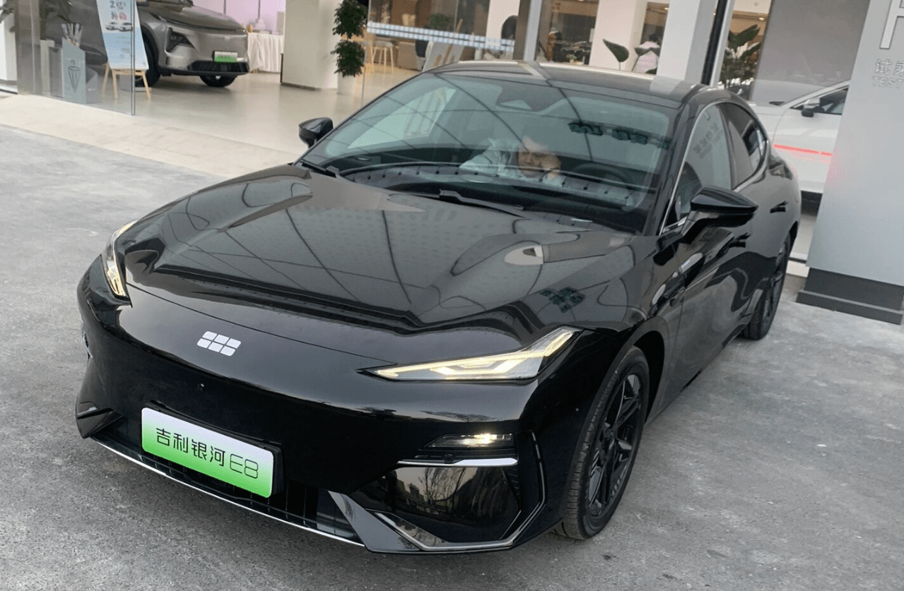 银河E8实车到店，大过汉EV配无框车门，搭646马力+800V超充_搜狐汽车_搜狐网
