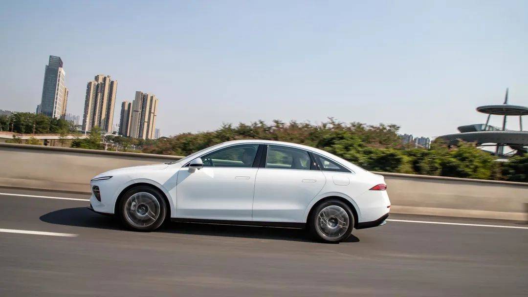 15万纯电家轿，荣威D7和比亚迪秦PLUS EV，谁更值得买？_搜狐汽车_搜狐网