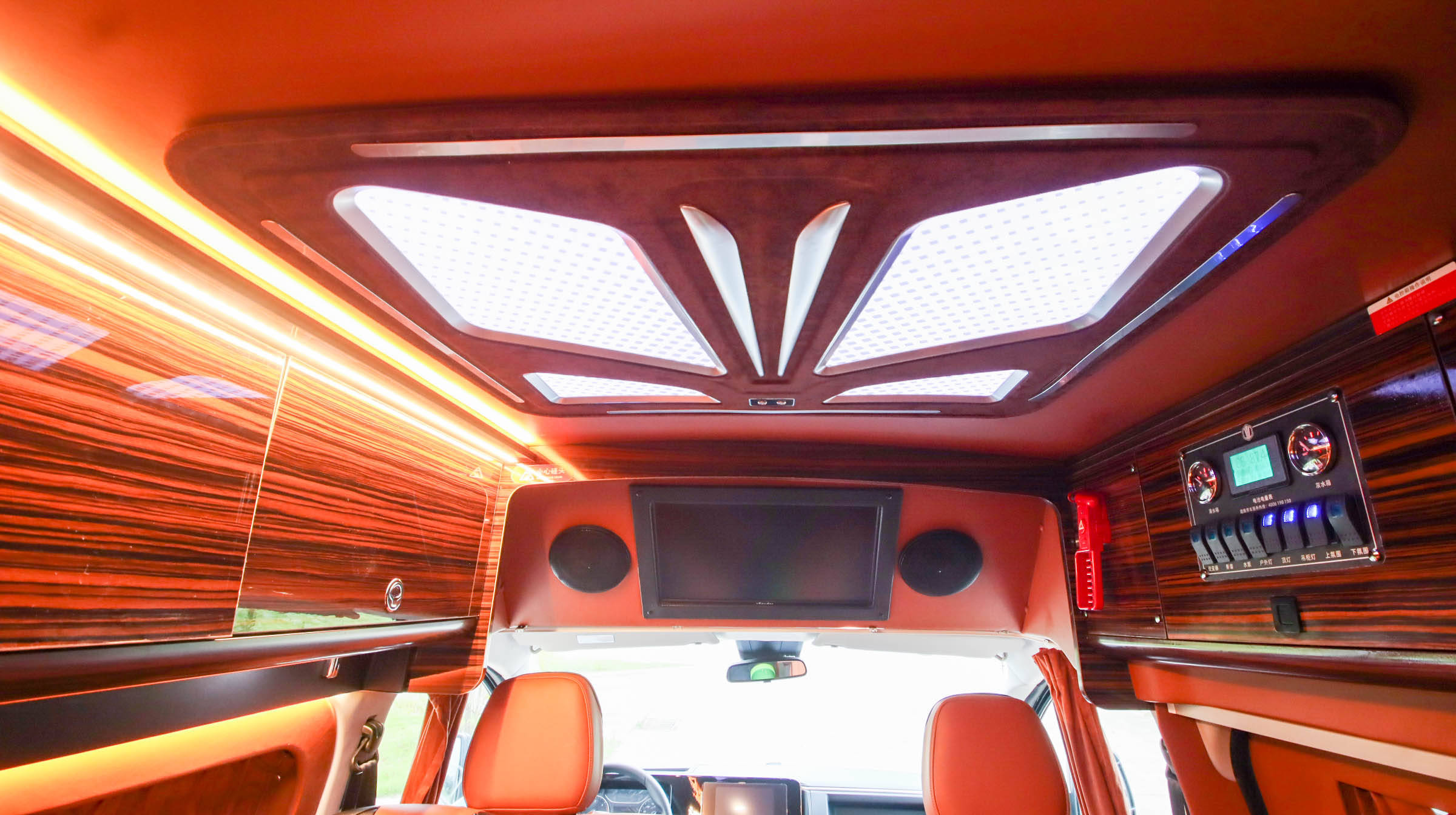 趣蜂B610：20多万的福特V362小房车，通勤代步自驾旅游首选！_搜狐汽车_搜狐网