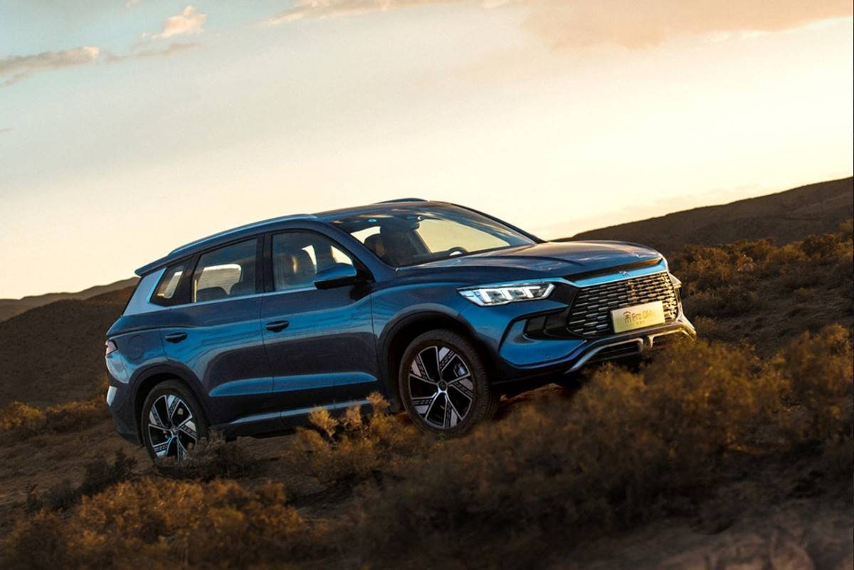 空间还是省油，银河L7和宋Pro DM-i，该怎么选？_搜狐汽车_搜狐网