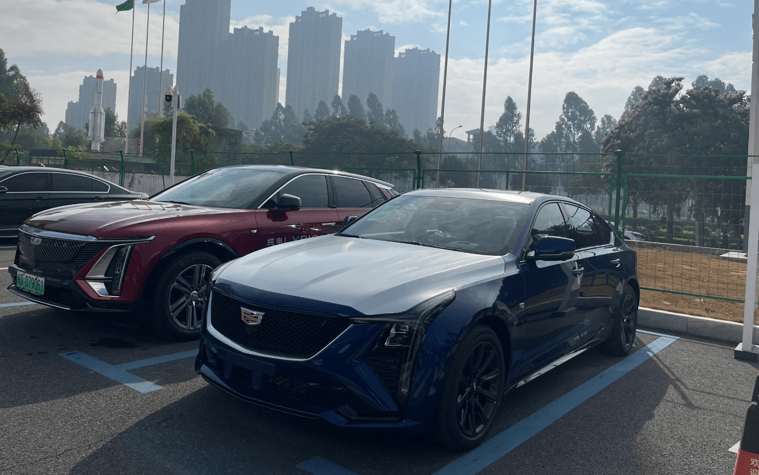 新款凯迪拉克CT5到店，增黄色涂装更帅气，配曲面屏+126色氛围灯_搜狐汽车_搜狐网