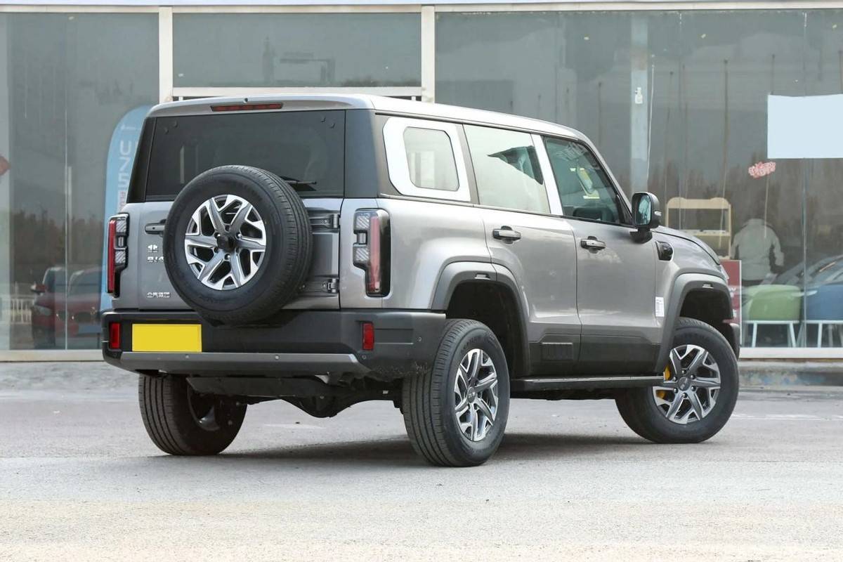 城市越野都想要，全新BJ40城市猎人版VS坦克300，选谁更好？_搜狐汽车_搜狐网