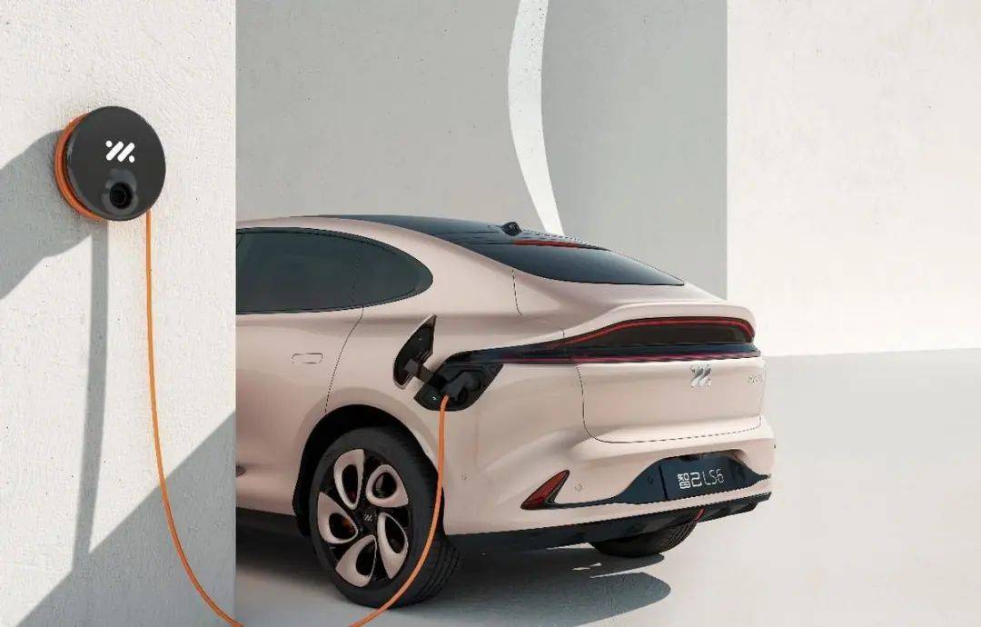 800V快充+激光雷达，20万配置最全的SUV，小鹏G6和智己LS6怎么选？_搜狐汽车_搜狐网