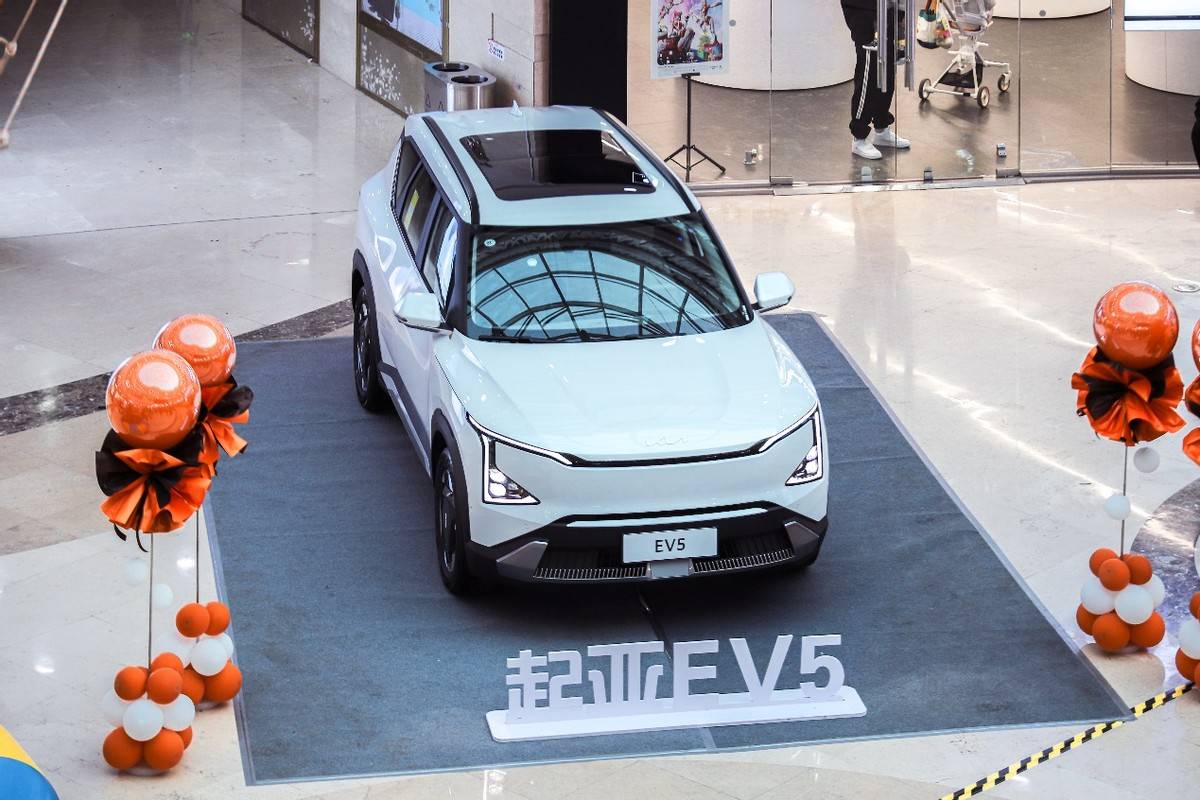 定位“百变生活智舱”，起亚EV5标准续航版14.98万元起_搜狐汽车_搜狐网