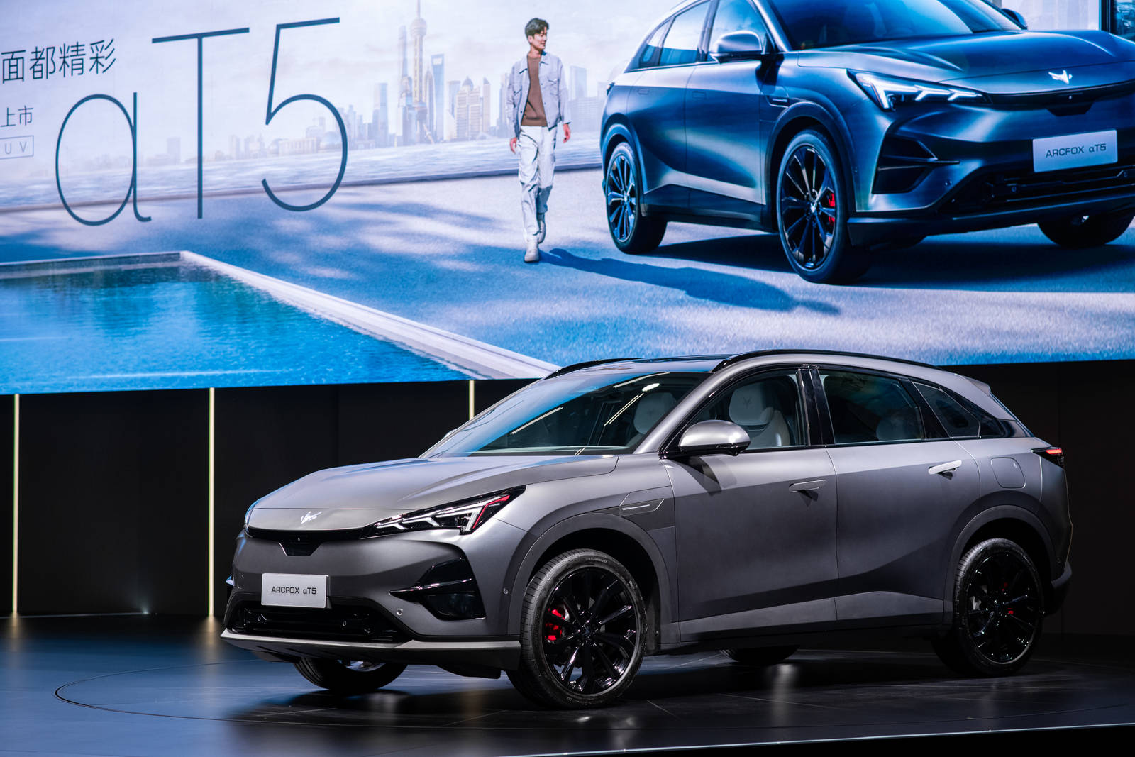 15.58万起！极狐阿尔法T5上市：配健康材质+800V快充_搜狐汽车_搜狐网