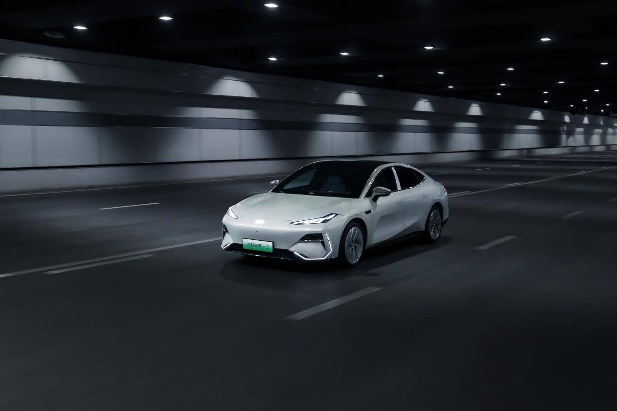 未上市先“爆单”的吉利银河E8，究竟有什么魅力？_搜狐汽车_搜狐网