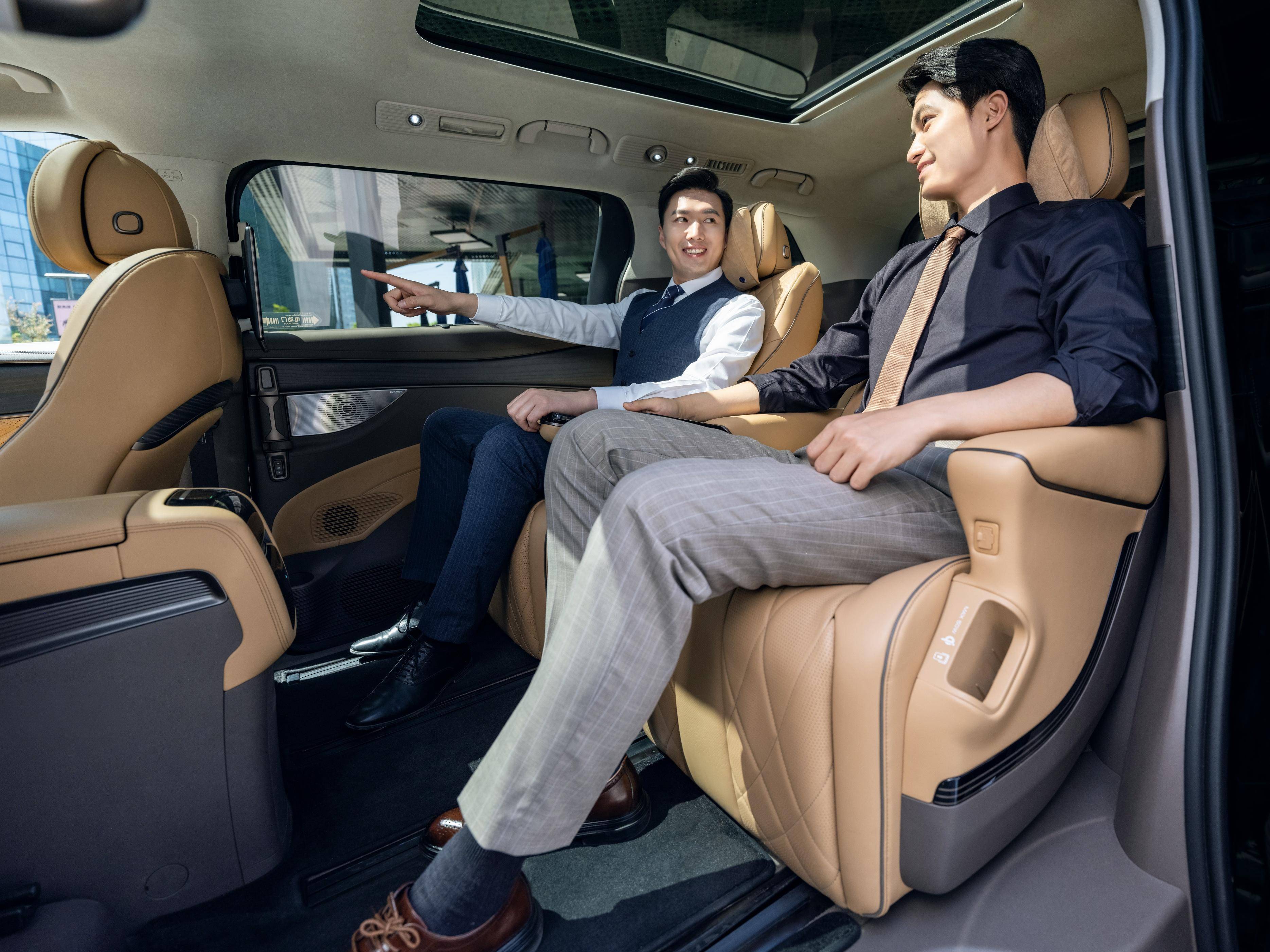 无须定语的冠军！腾势D9“豪”取2023年年度MPV销量冠军_搜狐汽车_搜狐网