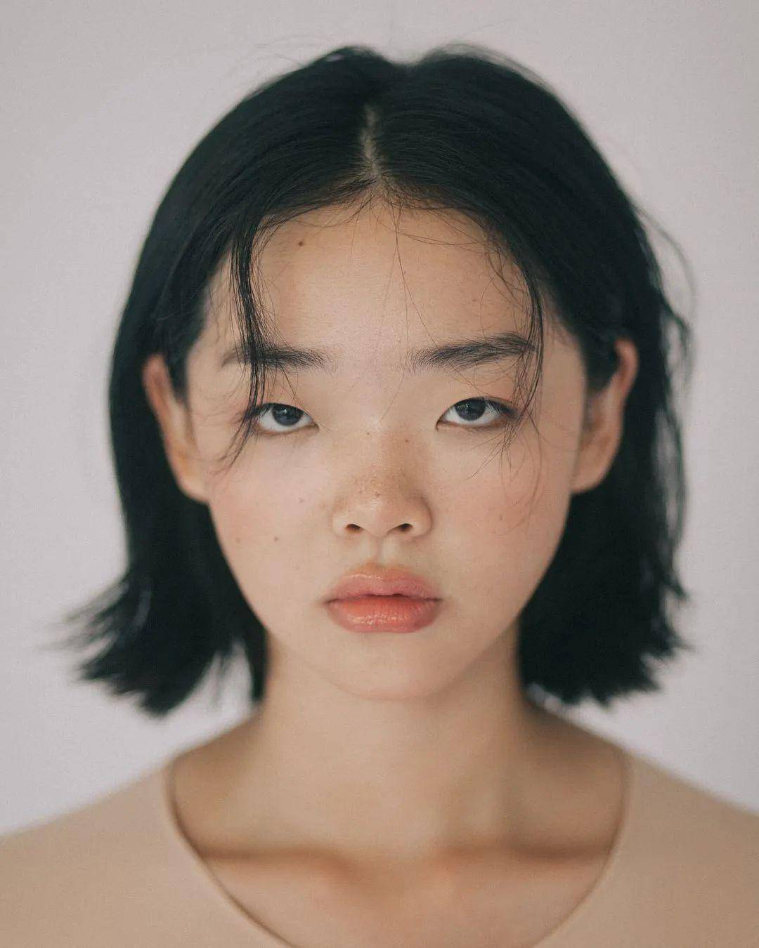 小松菜奈的冷漠脸、世理奈的雀斑…“甜丧风”真上头啊!_Yue