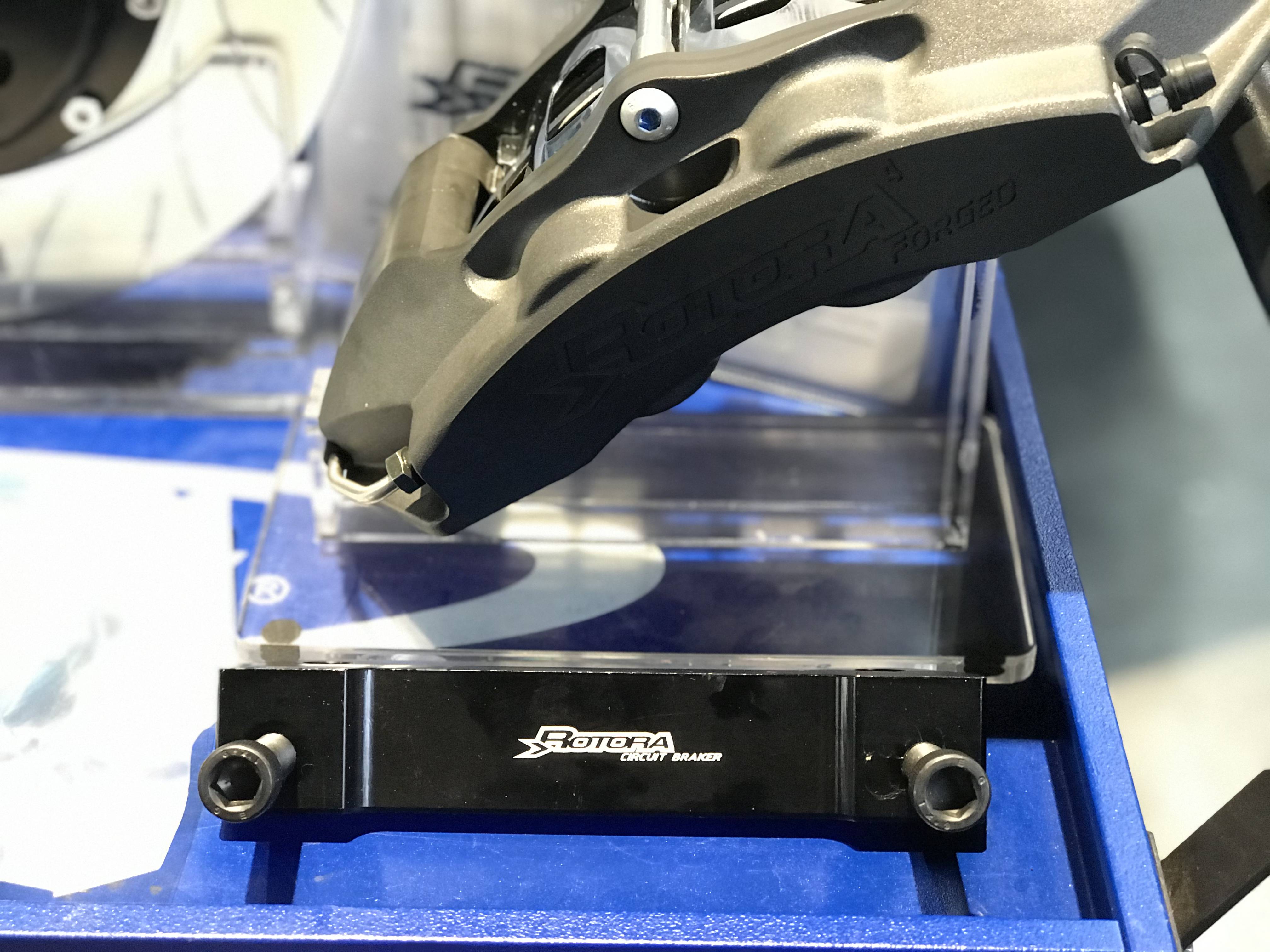 大众途安L改装Rotora刹车 大四活塞卡钳RF403磨砂灰定制版(前轮)；_搜狐汽车_搜狐网