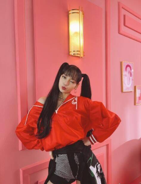 LISA首张单曲回归预告照-搜狐大视野-搜狐新闻