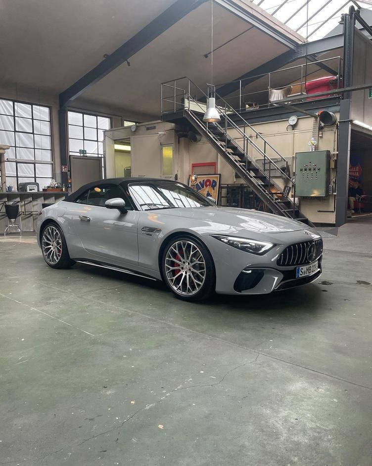 全新梅赛德斯-AMG SL实车曝光，外观很漂亮，搭载V8发动机_搜狐汽车_搜狐网