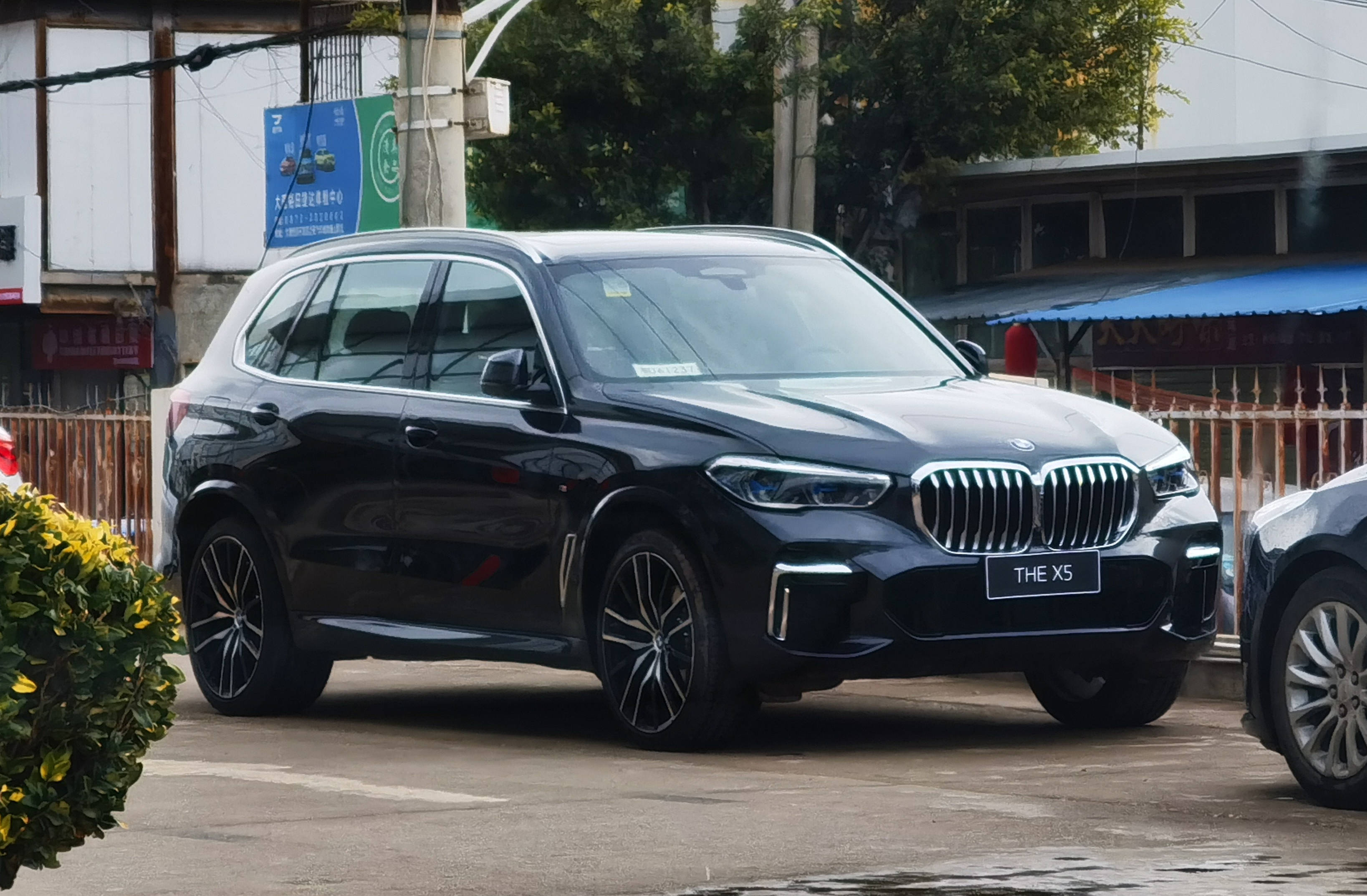 国产宝马X5L无伪实车曝光，后排腿部空间果然加大了_搜狐汽车_搜狐网