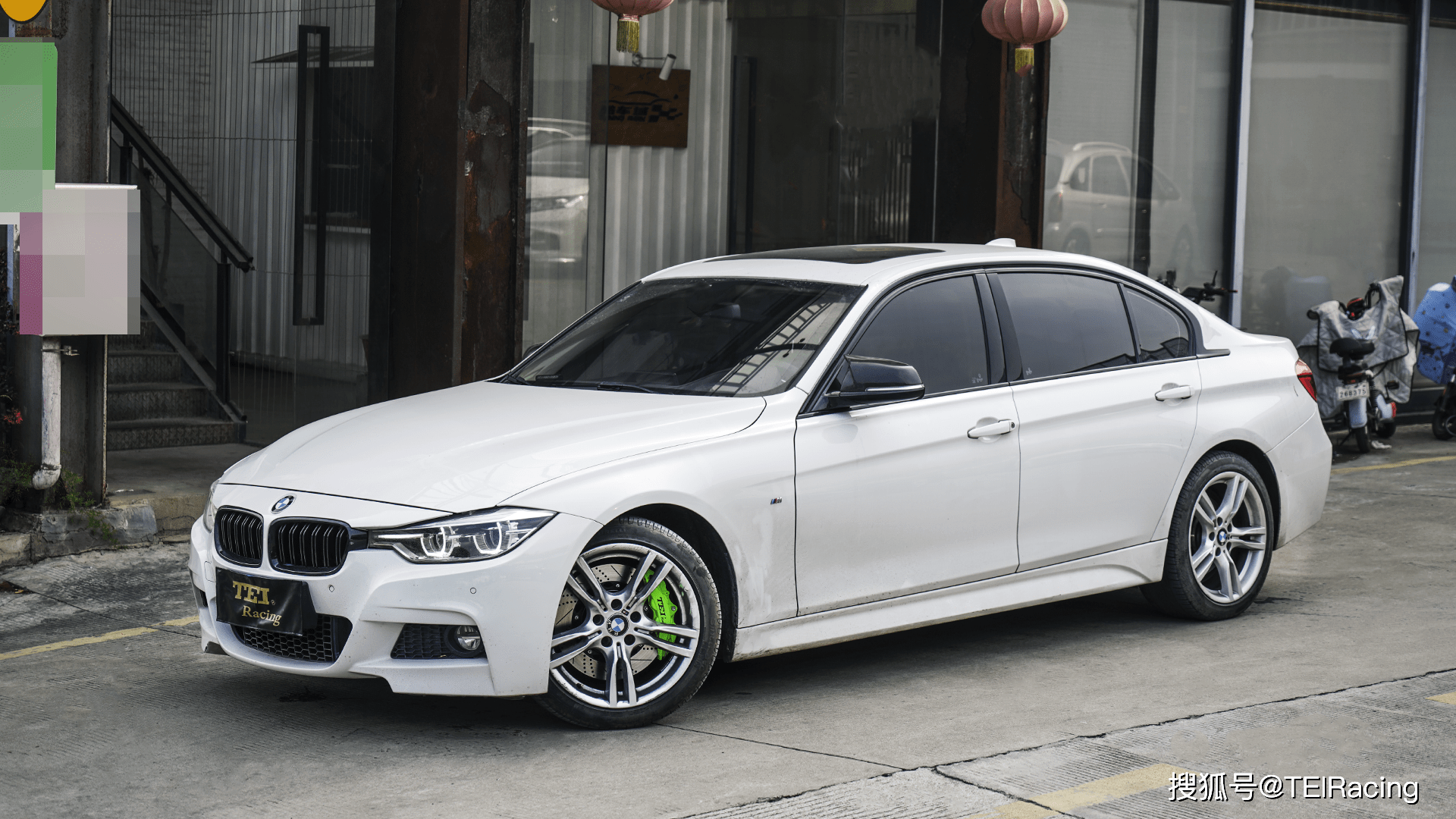 宝马三系F35改装TEI P40NS+性能刹车套件，原厂18寸轮毂搭配355碟盘_搜狐汽车_搜狐网