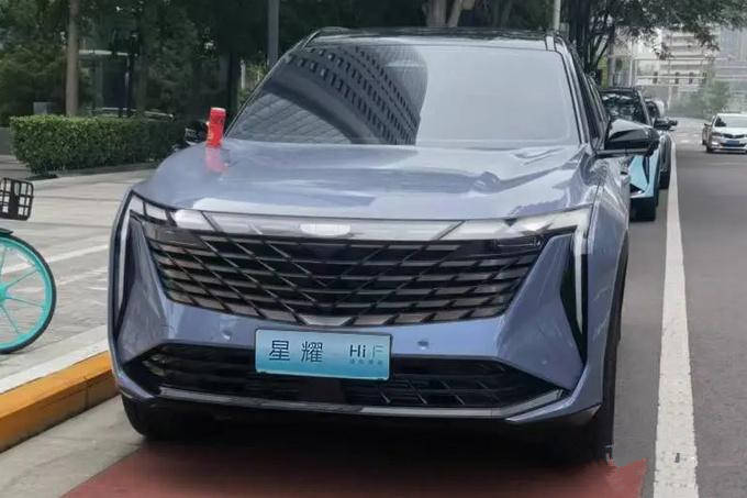 吉利全新SUV实车现身街头，内部代号FX11，采用全新的设计_搜狐汽车_搜狐网