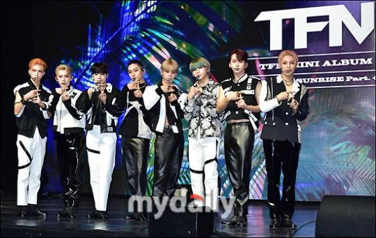 韩国男团TFN举行迷你专辑发布会 好狂野的风格！-搜狐大视野-搜狐新闻
