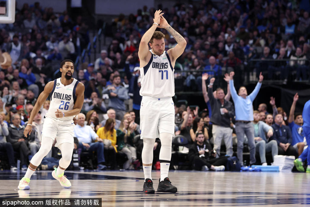 组图:独行侠险胜快船 东契奇单挑乔治王牌对决-搜狐大视野-搜狐新闻