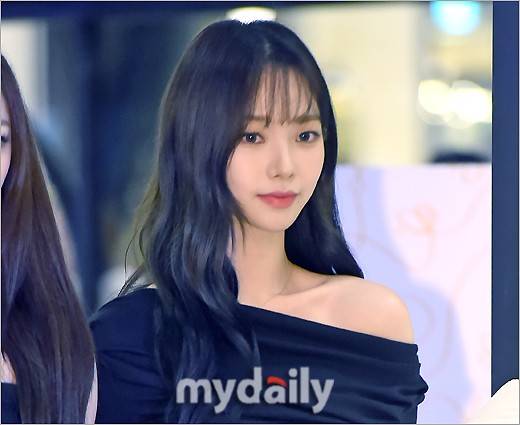 aespa出席香水宣传活动 All black吒妹气质绝啦！-搜狐大视野-搜狐新闻