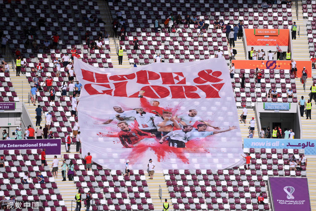 高清图：英格兰VS伊朗赛前 三狮球迷展示巨型TIFO-搜狐大视野-搜狐新闻