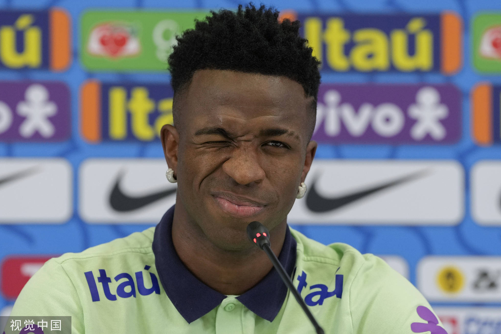 高清图：巴西队召开发布会 维尼修斯出席_决赛_卡塔尔多哈_世界杯