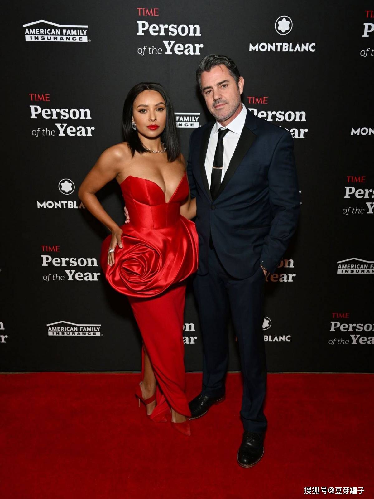 女星Kat Graham身穿深V礼服，曲线凹凸，丰腴性感-搜狐大视野-搜狐新闻