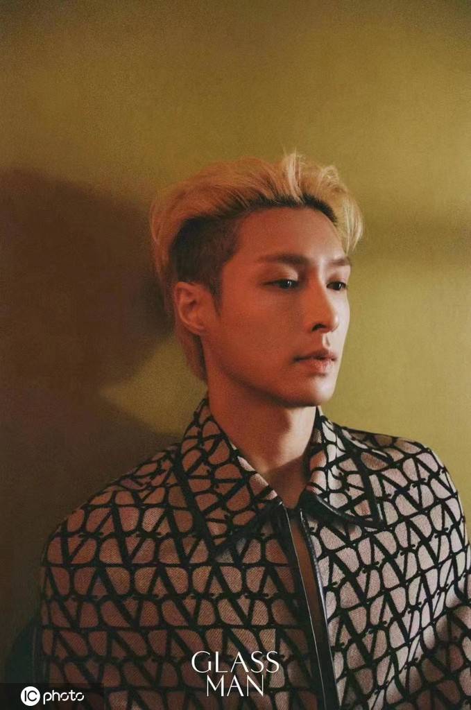 张艺兴 GLASS MAN 写真 逸兴遄飞不惧未来-搜狐大视野-搜狐新闻