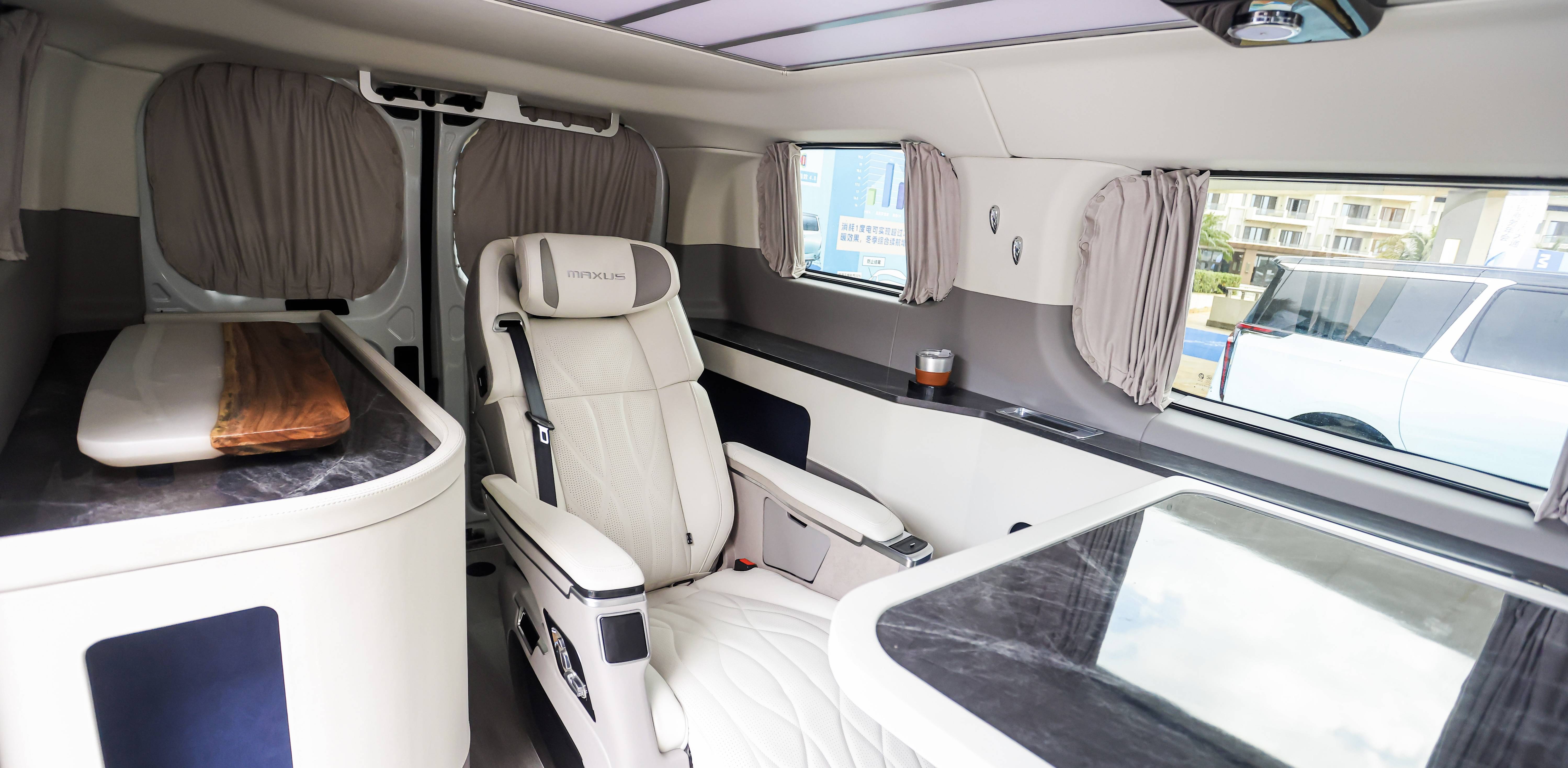 全网首次曝光：上汽大通V70内饰图，我愿称之为“最像MPV的轻客”！_搜狐汽车_搜狐网