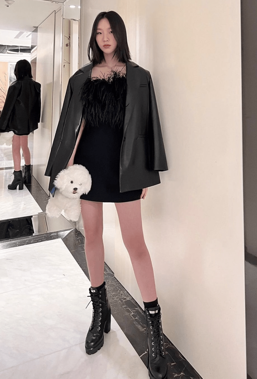 小s大女儿elly晒最新美照 穿一字肩黑裙秀优越身材 搜狐大视野 搜狐新闻