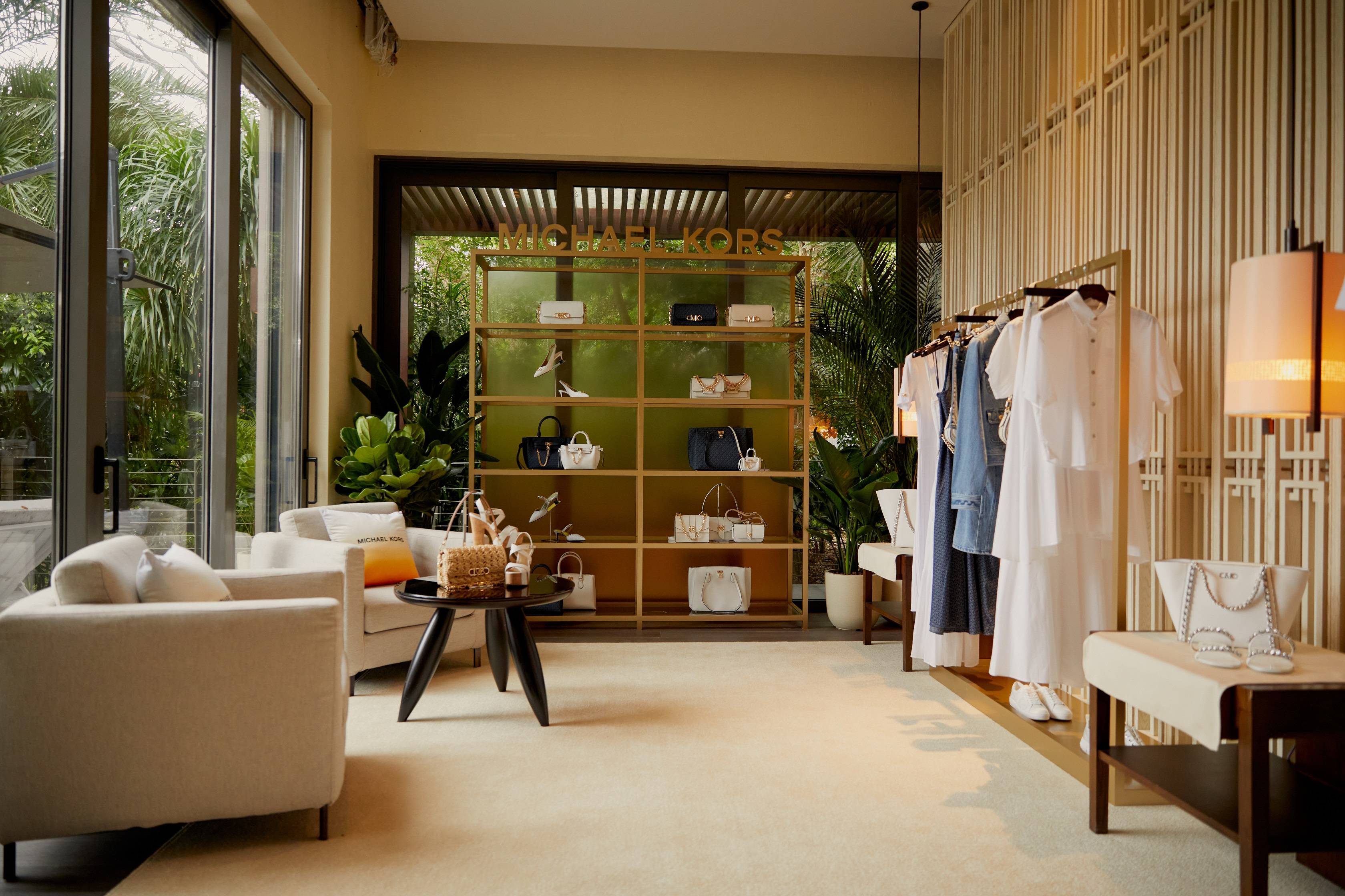 46岁的舒淇艳压一众年轻女星，高开叉裙展现天然野性美 -6parkbbs.com