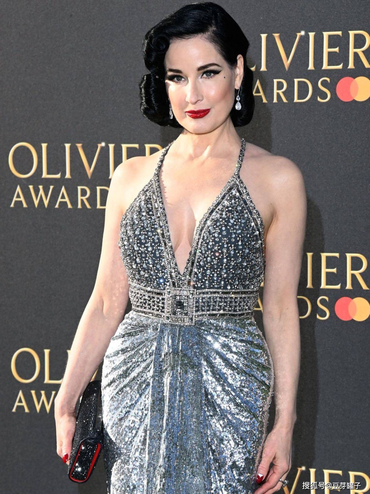 美国舞娘Dita von Teese，曲线凹凸，美艳性感-搜狐大视野-搜狐新闻