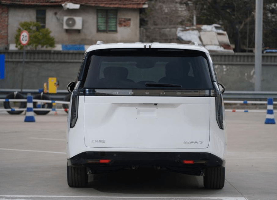 上汽大通MIFA7将在上海车展亮相！支持换电补能，轴距接近3米_搜狐汽车_搜狐网