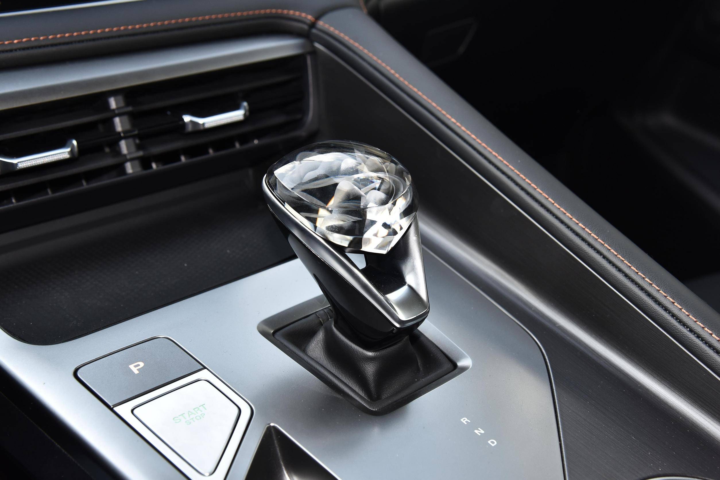 宋PLUS DM-i小心了，全新荣威eRX5全系下调1.1万，14.79万元起售_搜狐汽车_搜狐网