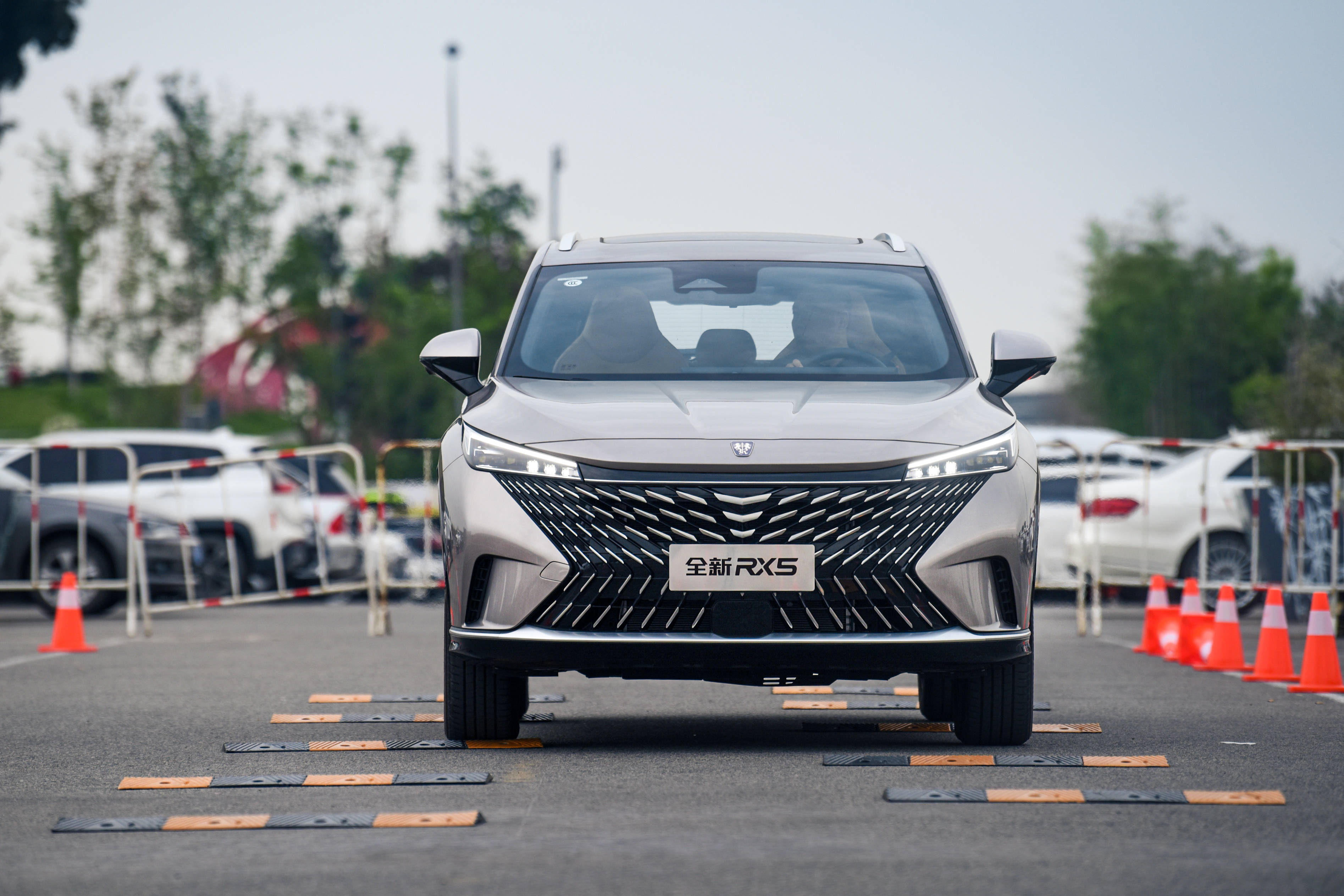 四大品质媲美合资 全新荣威RX5品质对比试驾演绎SUV天花板_搜狐汽车_搜狐网