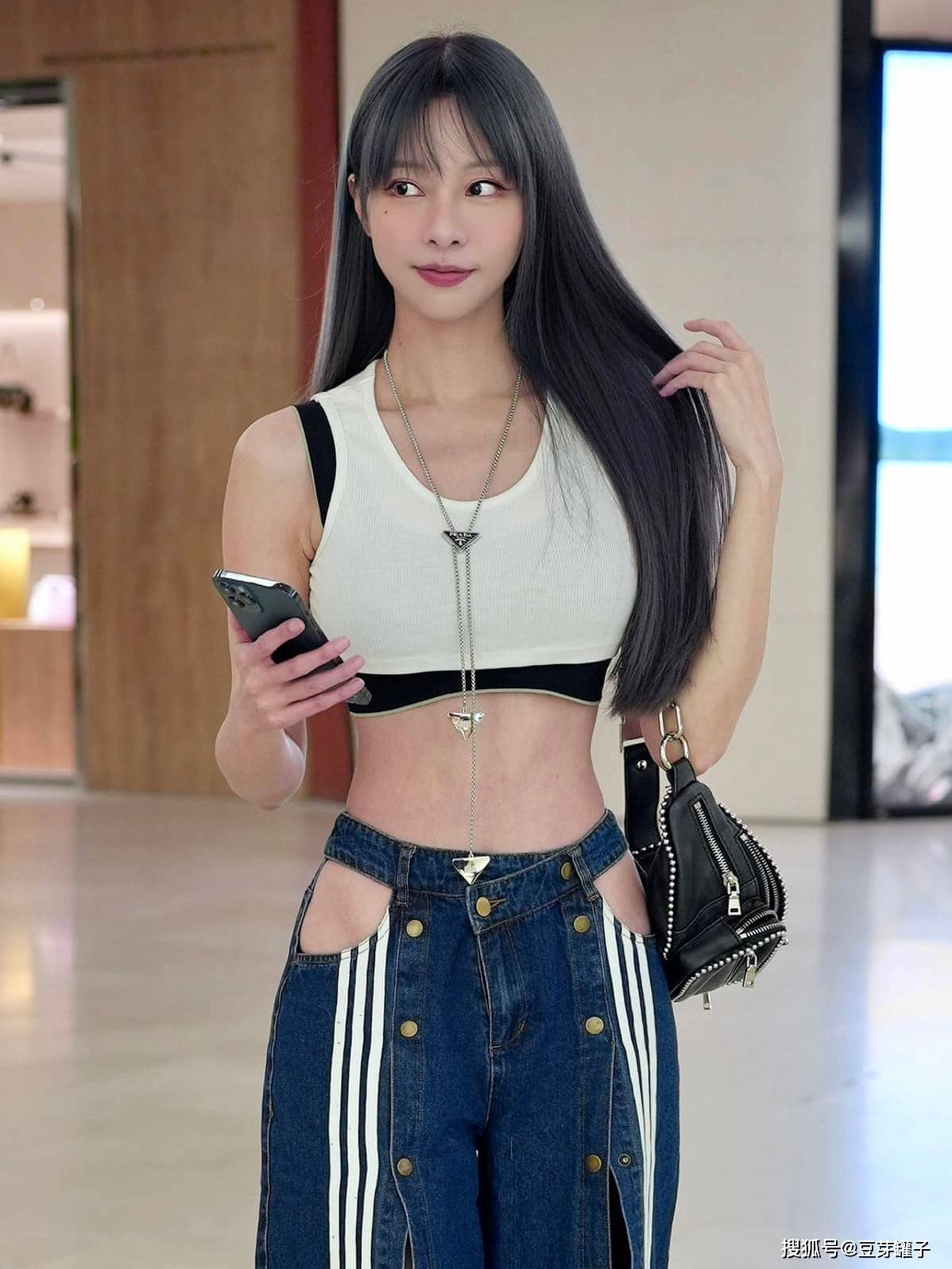 顶流网红钢琴师Cathryn Lee，曲线凹凸，美丽性感-搜狐大视野-搜狐新闻