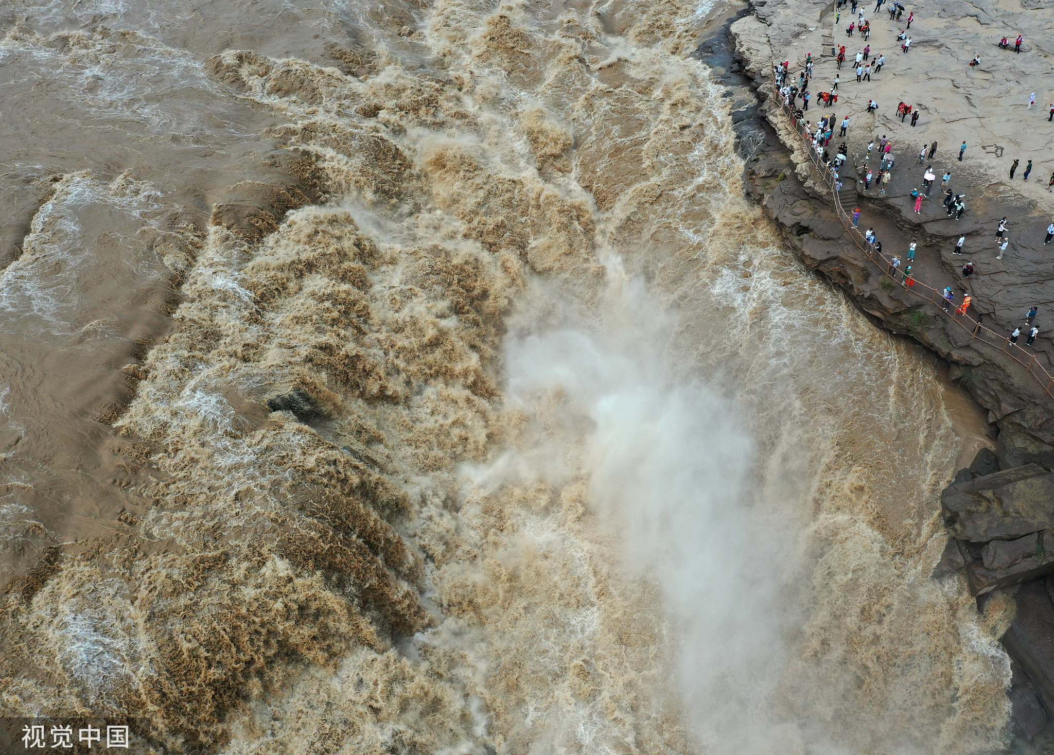 磅礴壮观！黄河壶口瀑布迎来秋汛 进入最佳观赏期-搜狐大视野-搜狐新闻