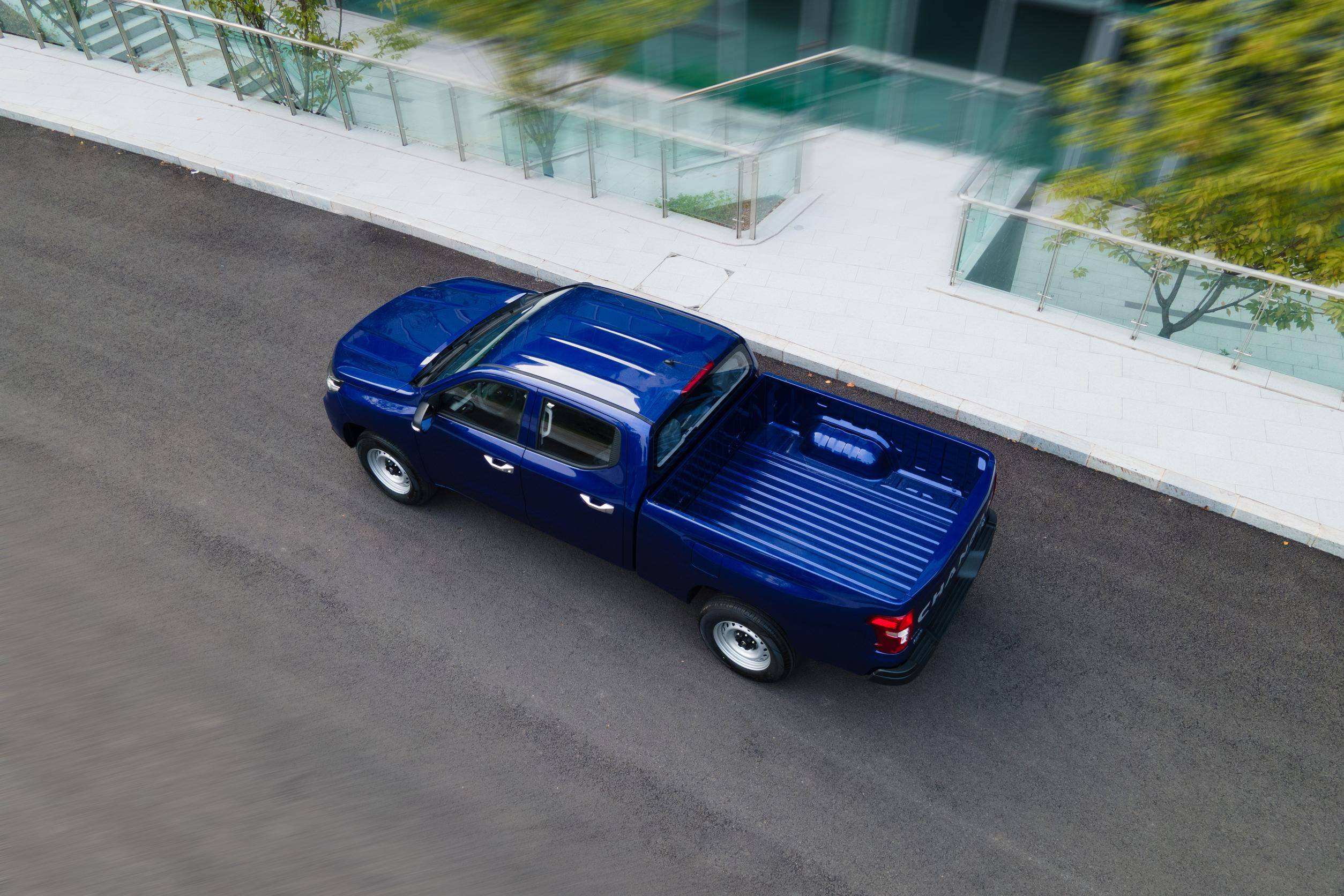 售8.99万元起，长安F70蓝鲸版正式上市，提供2.0T+采埃孚8AT_搜狐汽车_搜狐网