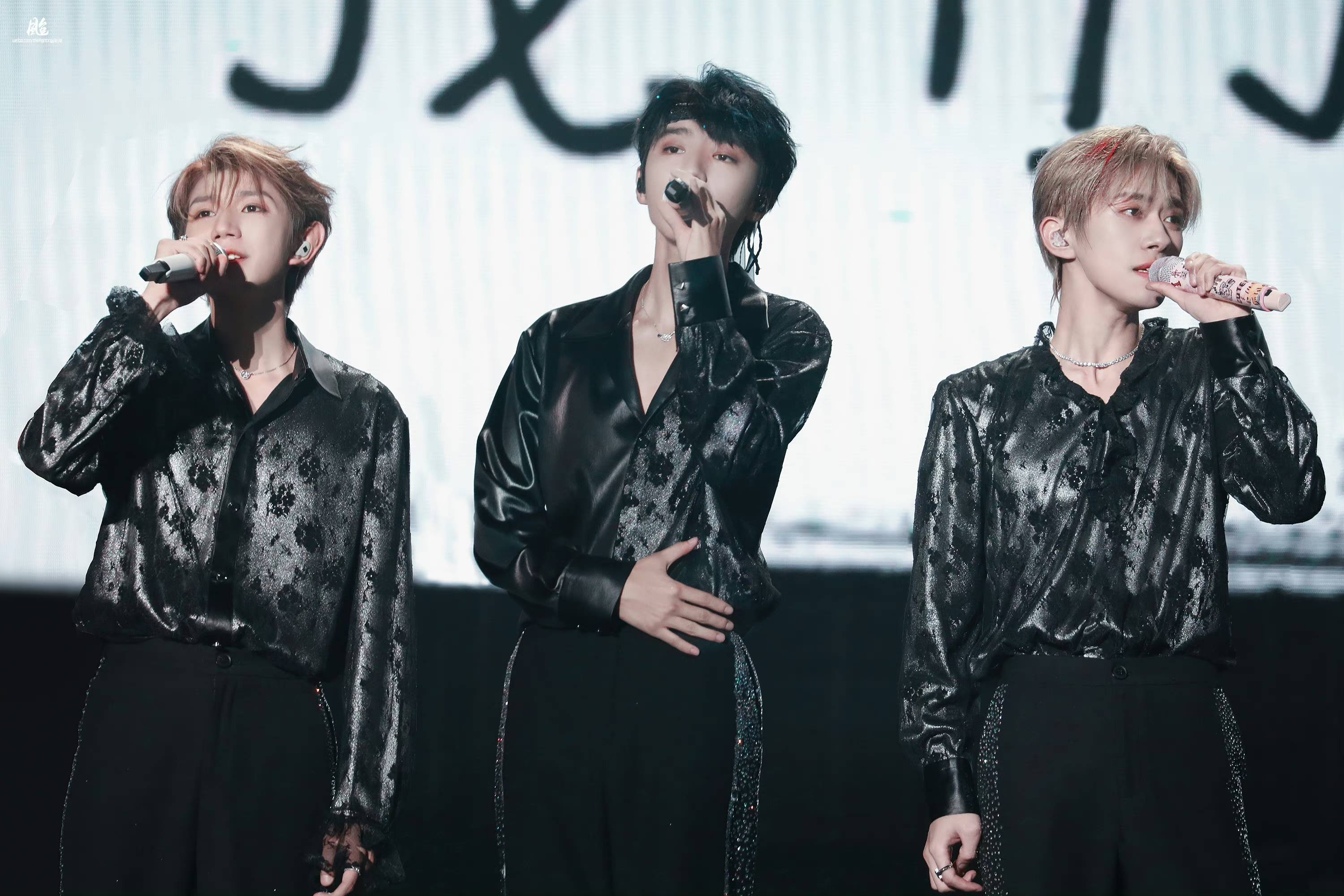 TFBOYS十年专辑太粗糙？粉丝骂公司，纷纷要求退钱-搜狐大视野-搜狐新闻