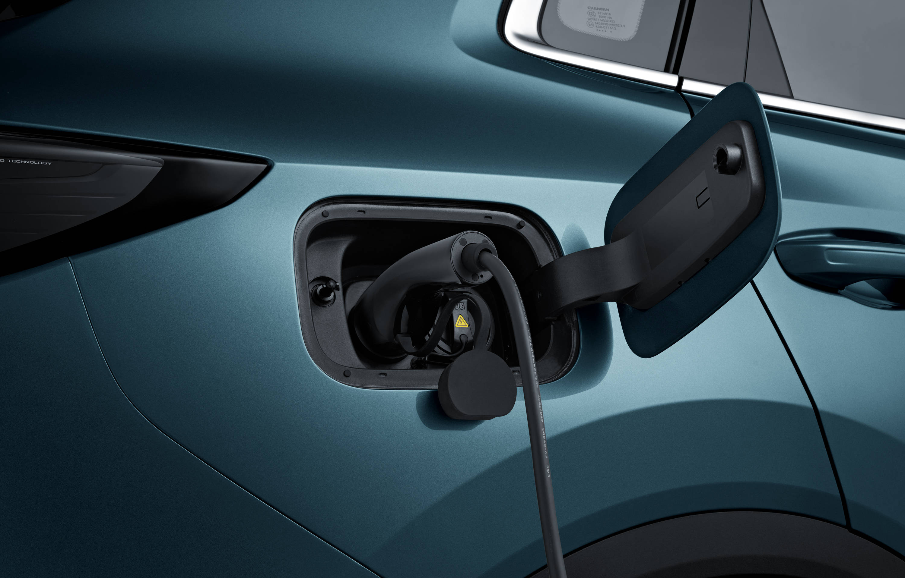 百公里馈电油耗5.3L、综合续航1215km，长安启源Q05预售12.99万起_搜狐汽车_搜狐网