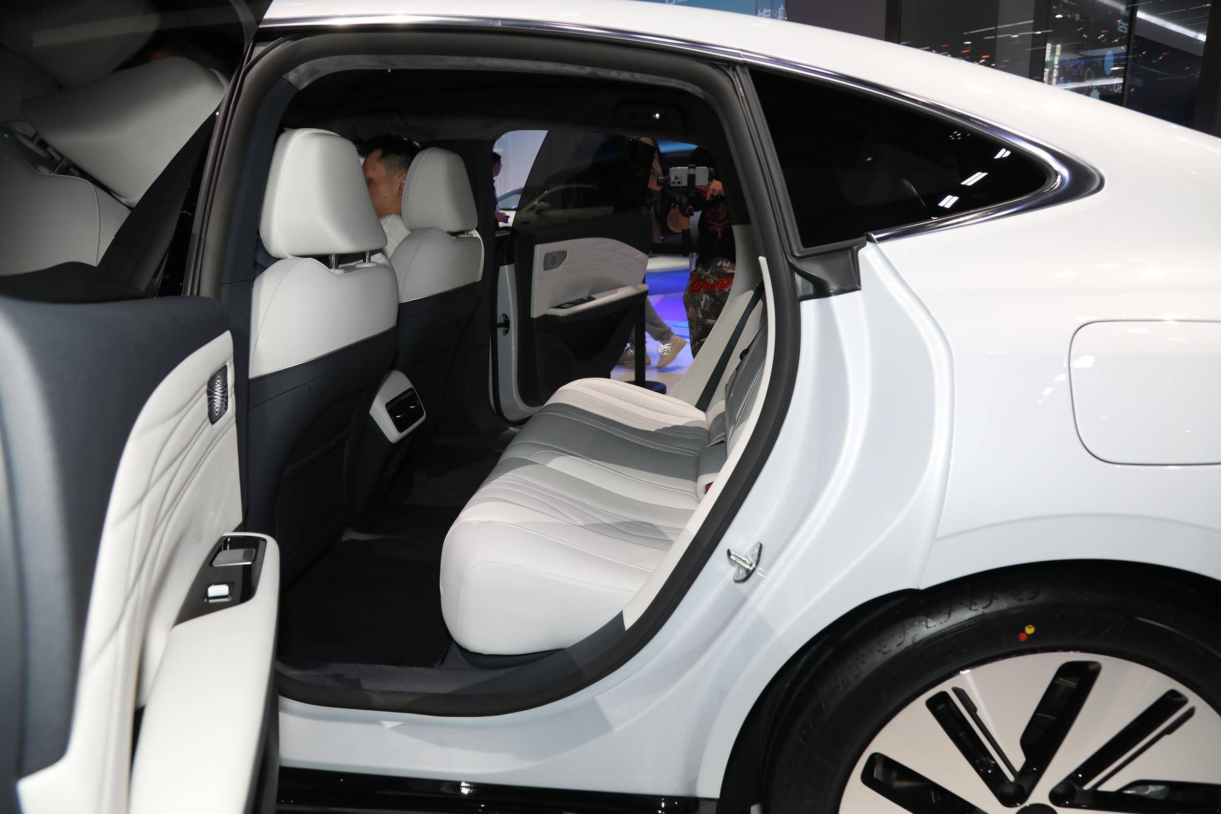 比亚迪汉EV同级，吉利银河E8将于12月16日预售，新车机/8295芯片_搜狐汽车_搜狐网