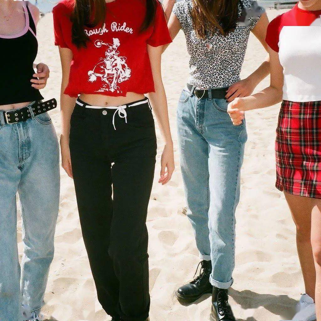 又纯又欲、又甜又辣，今年最火的穿搭必属“BM风”！_Brandy