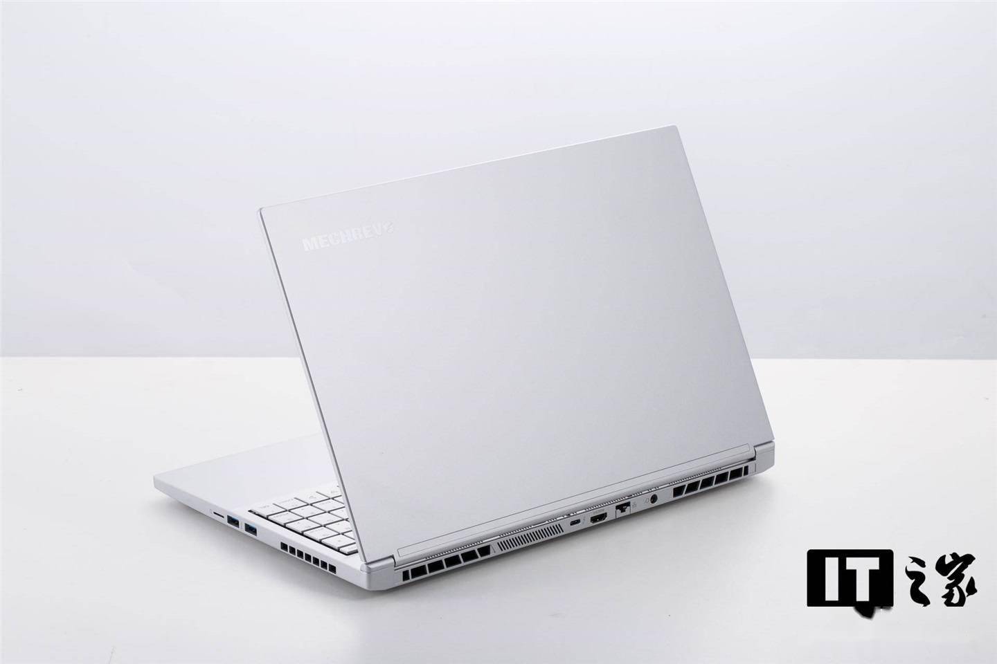 机械革命Umi Pro II笔记本评测：可以塞进包里的移动“游戏本”_设计