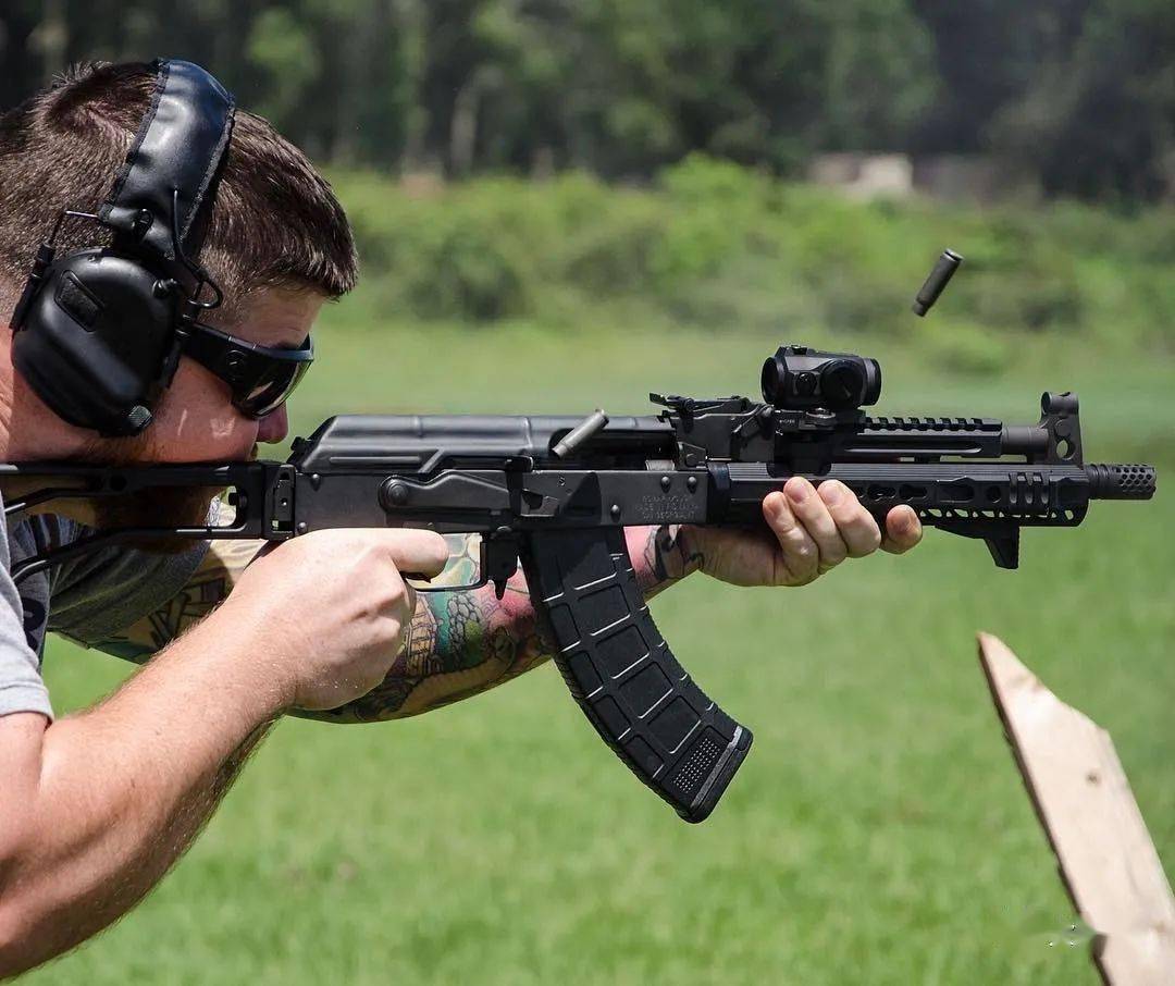 【大热武器】使用SLR公司配件拼装的AK美图欣赏